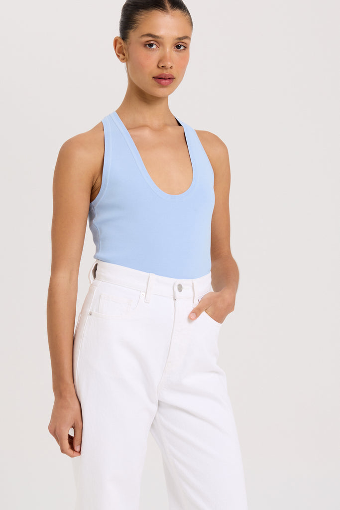 Maiken Tank – Henne