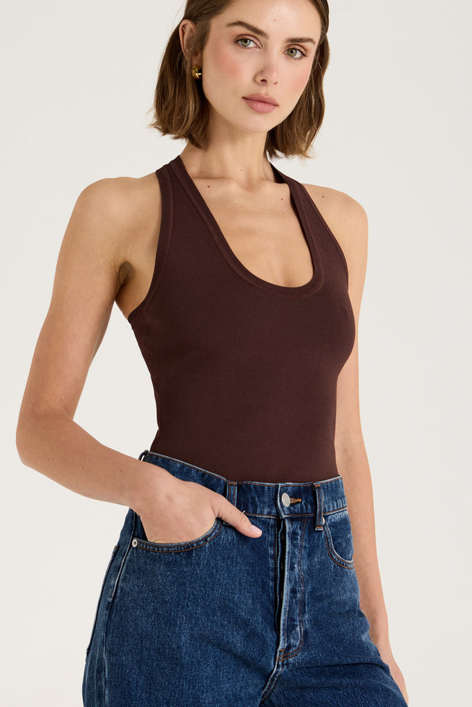 Maiken Tank – Henne