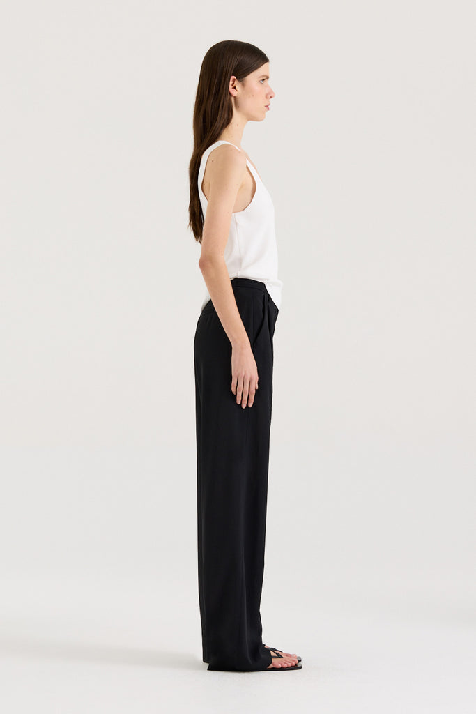 Rayvn Tank – Henne